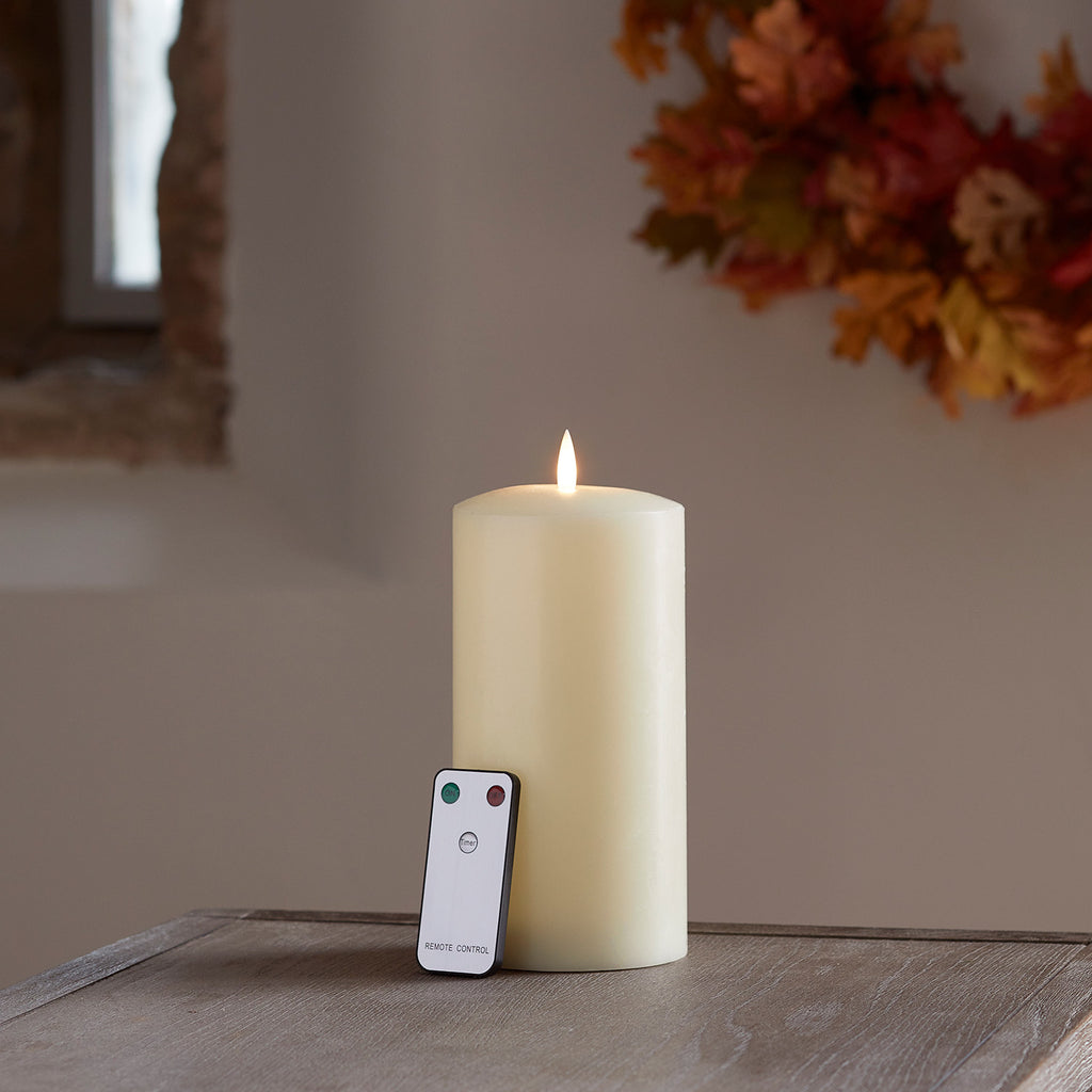 Bougie Cierge à LED TruGlow® de 20 cm avec Télécommande | Lights4fun.fr